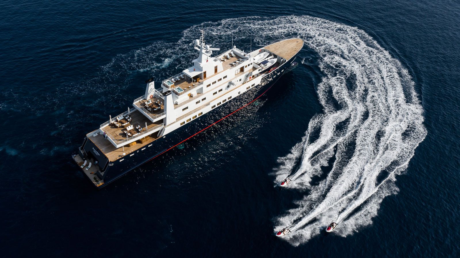The best charter yachts for scuba and submarine diving